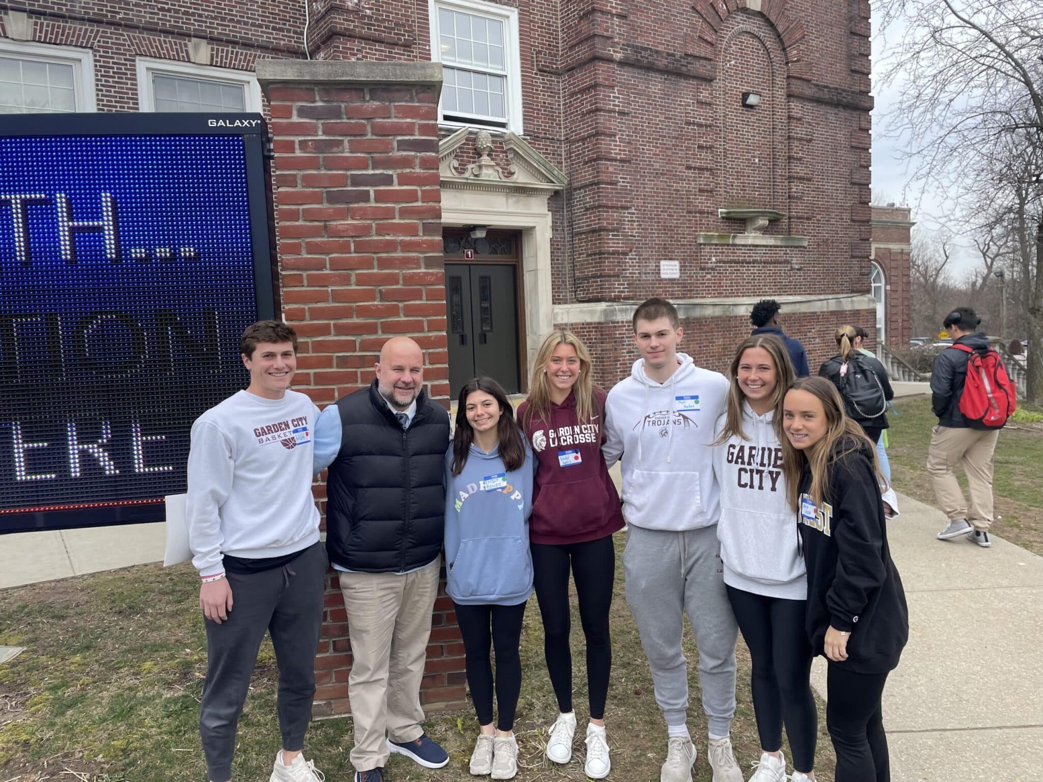 Long Beach High School students help neighbors in need | Team Up 4 ...